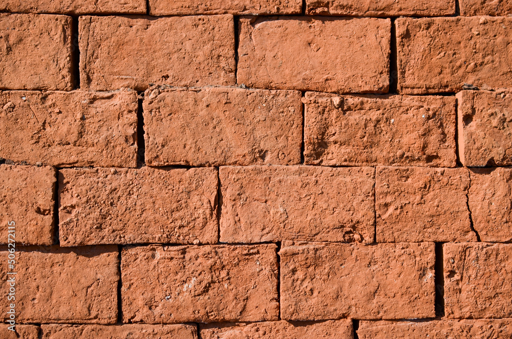 Foto de Stock Ladrillo artesanal de barro cocido. Ladrillo de ...