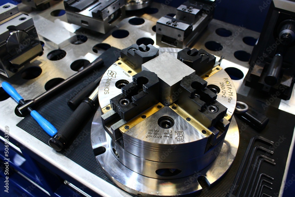 Manual four jaw lathe chuck Rota M-Flex manufactured by Shunk, Germany ...