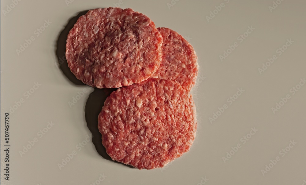Ultra-processed food, three very fatty meat burgers of poor quality ...