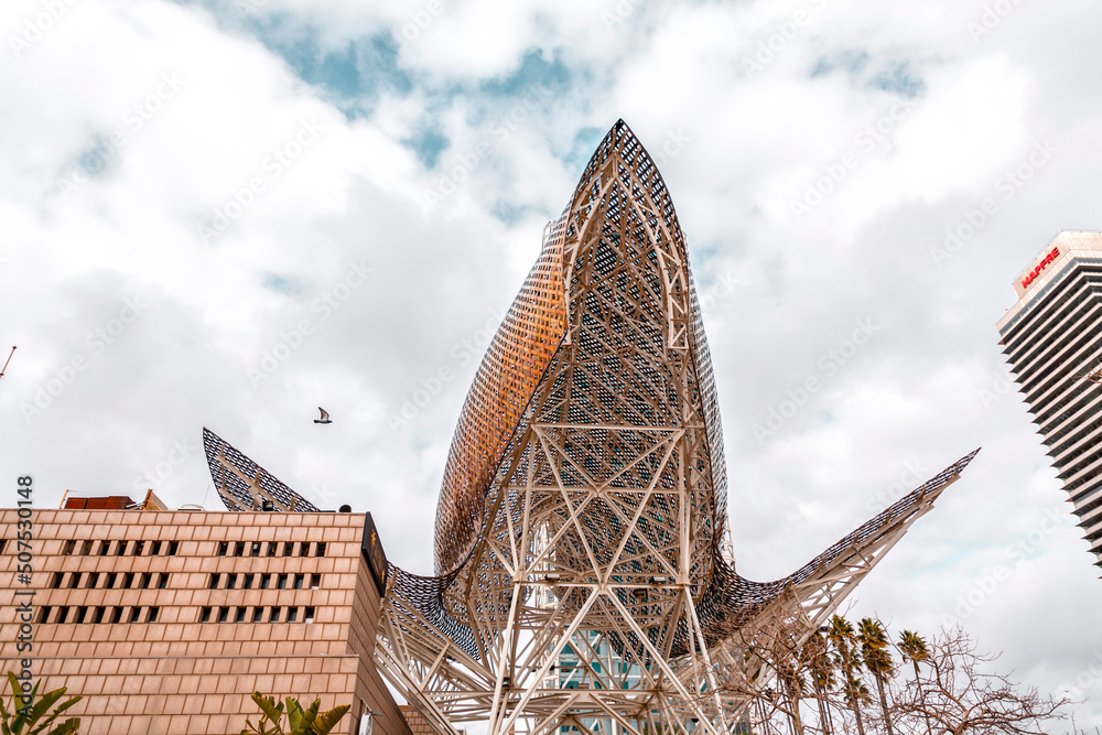 The giant Gold Fish sculpture, El Peix by Frank Gehry located on the ...