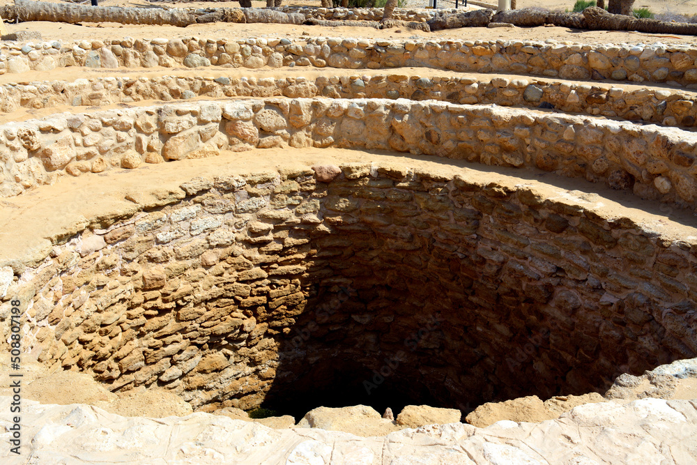 Stock-Foto „Prophet Moses Springs, Water wells and palms in Sinai ...