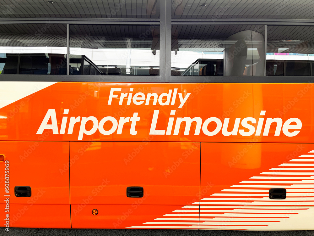Airport Limousine bus from Haneda International airport terminal 3 ...