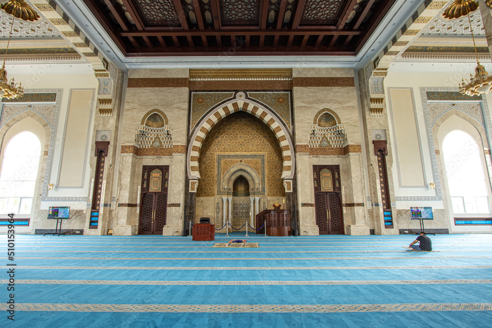 Beautiful islamic architecture of Masjid Sri Sendayan the new and the ...