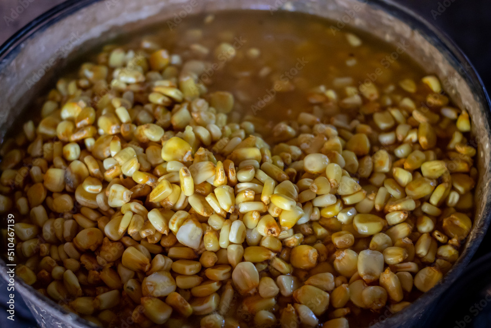 preparacion de nixtamal de maiz, para la elaboracion de tortillas ...