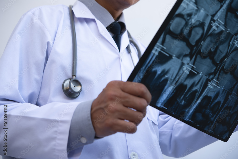 Orthopedic surgeon doctor examining patient's knee joint x-ray films ...