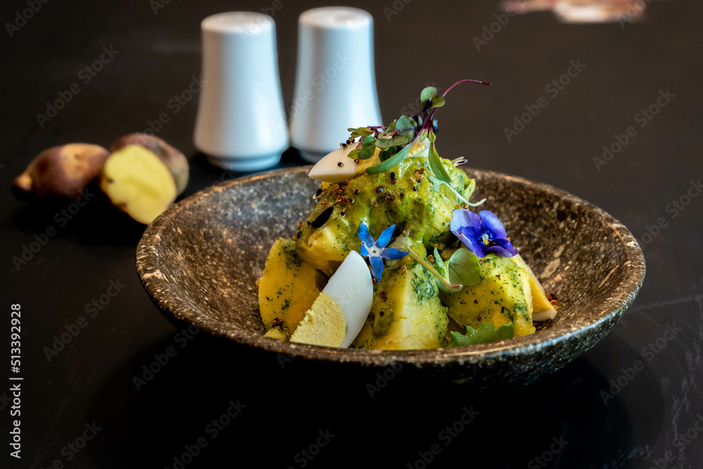 Comida típica del Cusco y el Perú, papita con huevo. Stock Photo ...