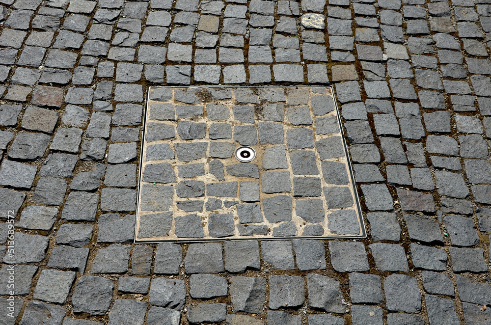 The connection of the decoration lights is a cable through the cover ...