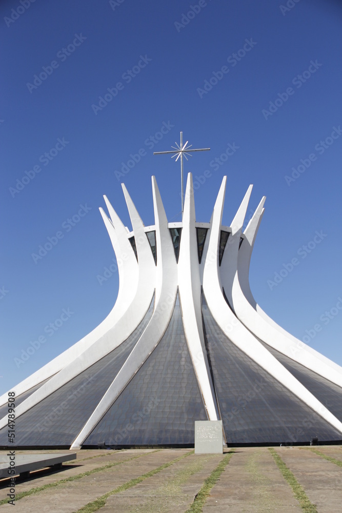BRASÍLIA, BRASIL- Abril, 2016: Brasilia's Cathedral. Buildings ...