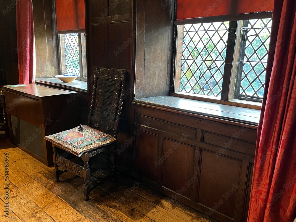 Foto de Stock Close up of medieval Elizabethan leaded glass window ...