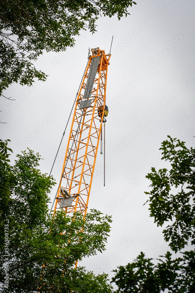 pluma de grúa amarilla en la construcción Stock Photo | Adobe Stock