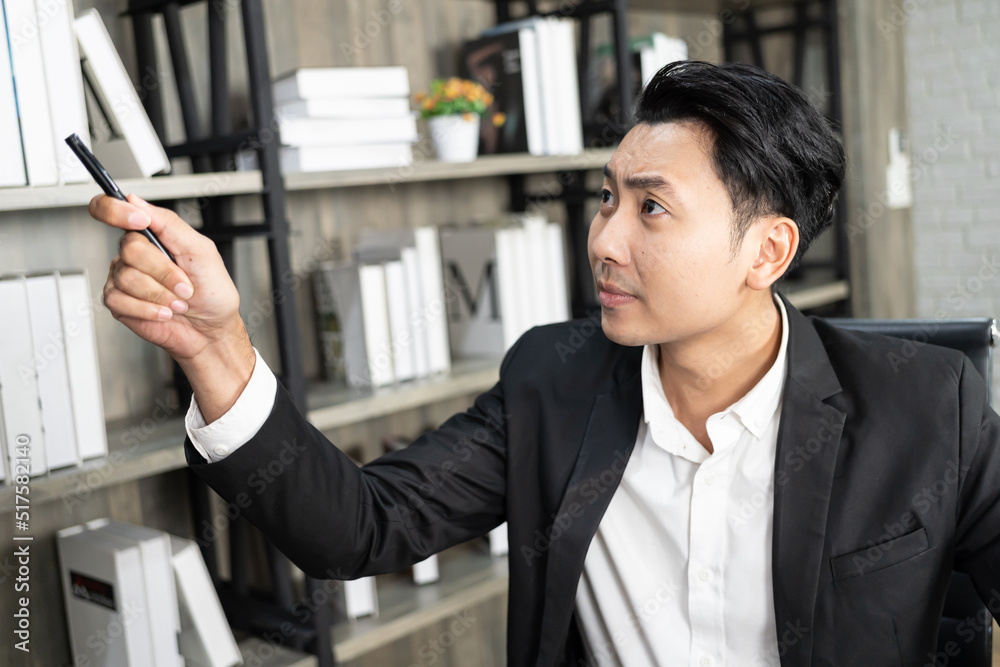 A male boss who pursues responsibility and a female businessman who ...