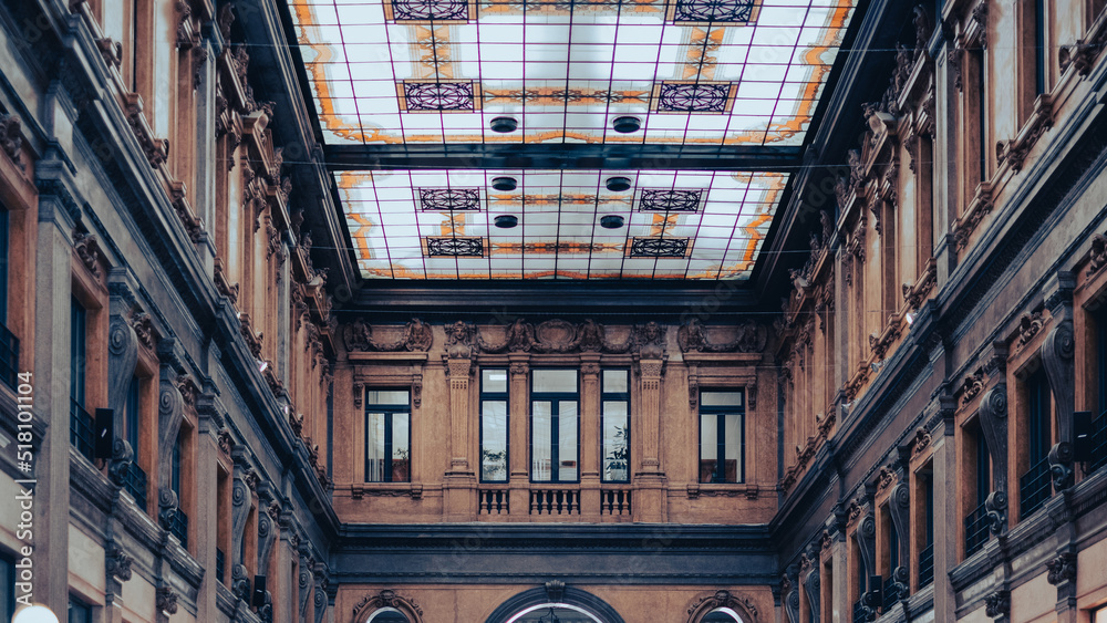 Impressive view of elegant shopping arcade (Galleria Alberto Sordi ...