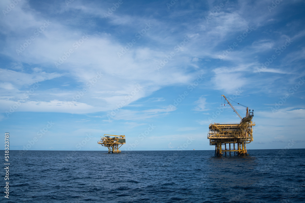 Offshore oil and gas wellhead remote platform which produced raw ...