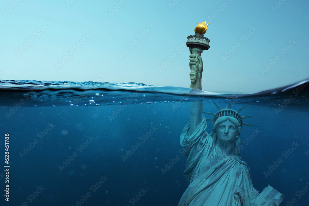 Statue of Liberty Underwater. Catastrophe and global warming, concept ...