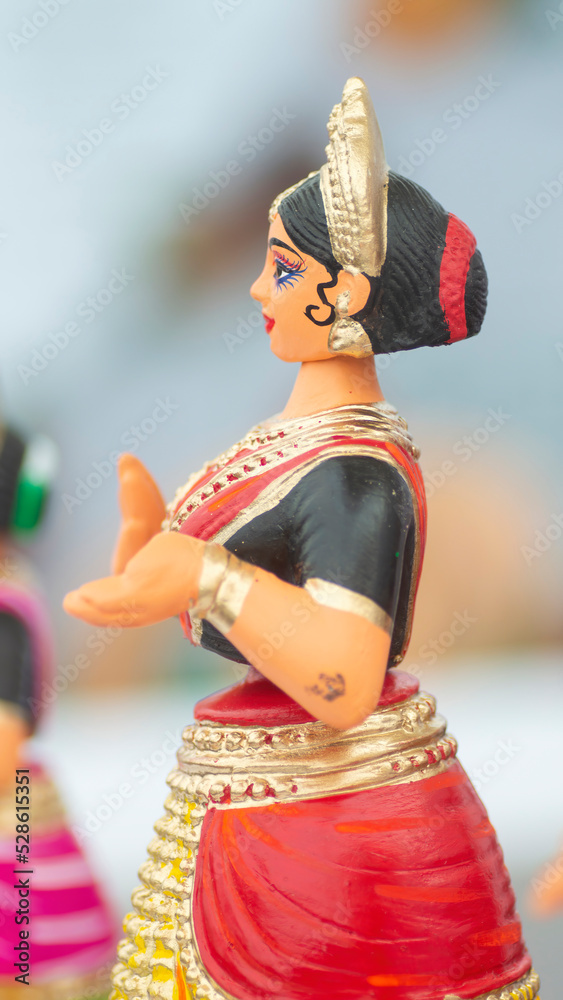 Thanjavur Doll Terra-cotta Doll, Indian toy and traditional dress and ...