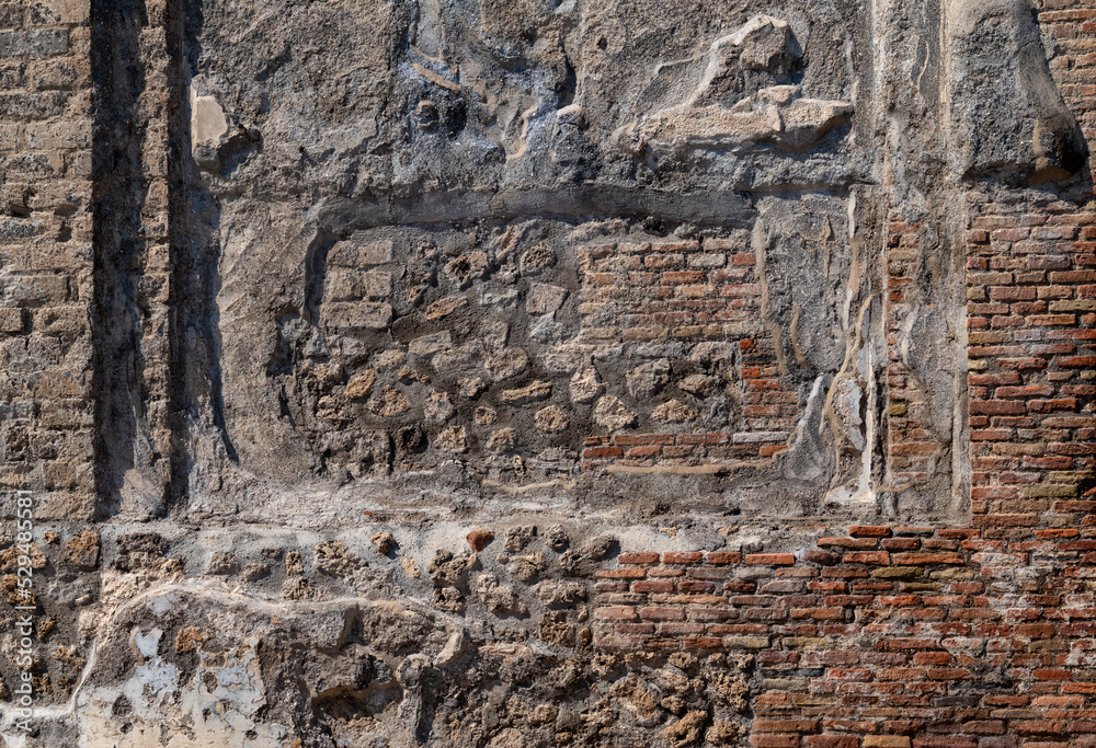 Foto de Stock Red Bricks and quarry stones of an old house facade in ...