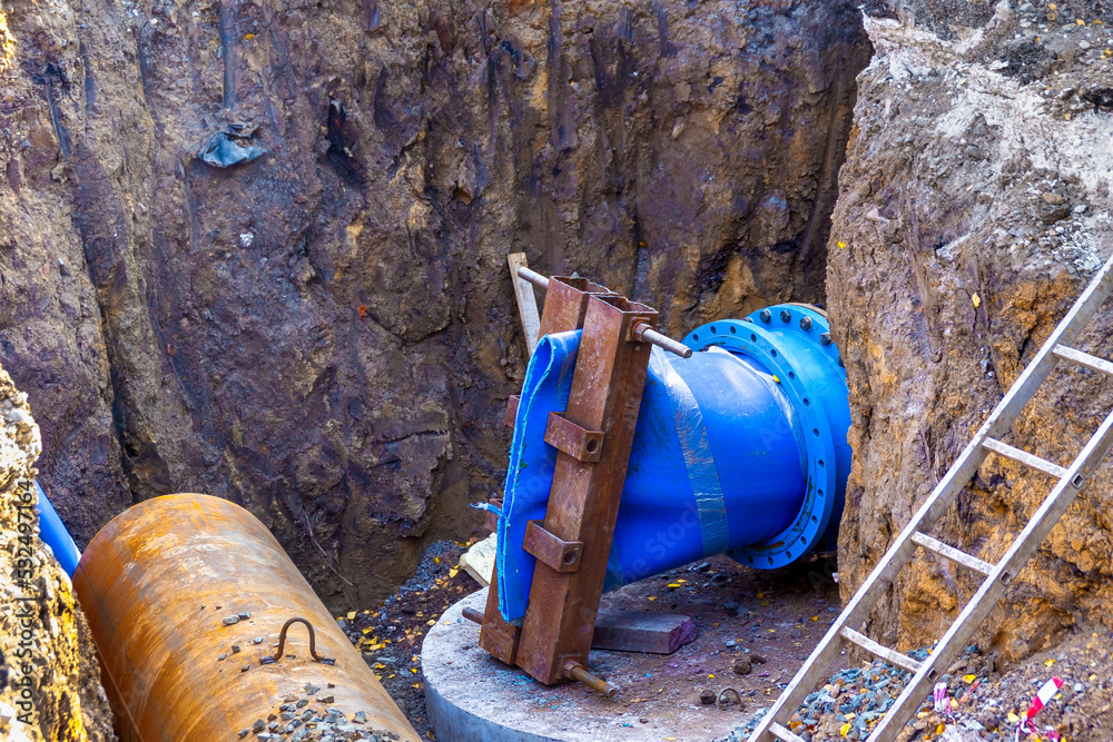 coupling with a clamp at the end of the recovered pipe to maintain ...