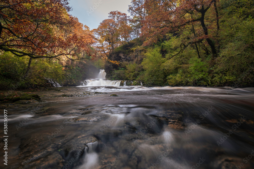 Autumnal waterfall along the Four Waterfalls walk, Waterfall Country ...