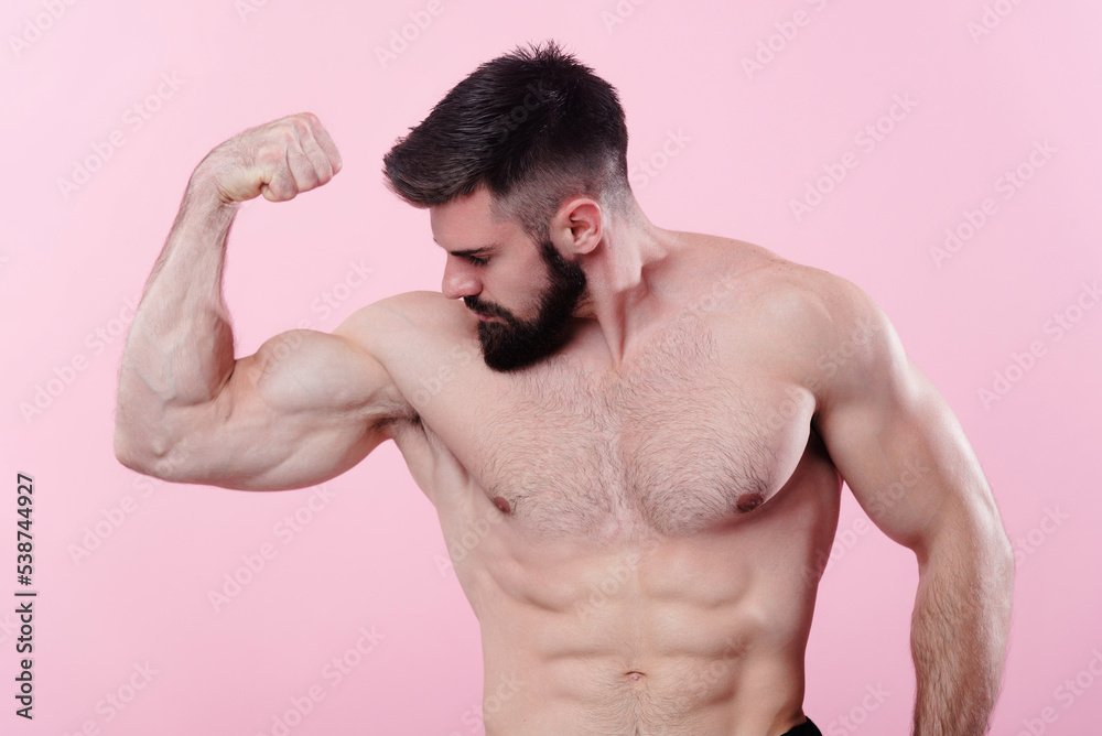 Handsome bodybuilder flexing his bicep muscle, showing off a power pose ...