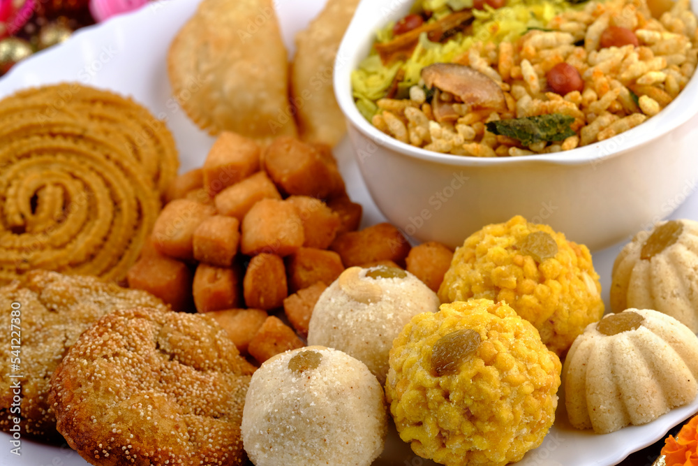 Diwali snacks Diwali faral, Diwali Special sweet and salty snacks ...