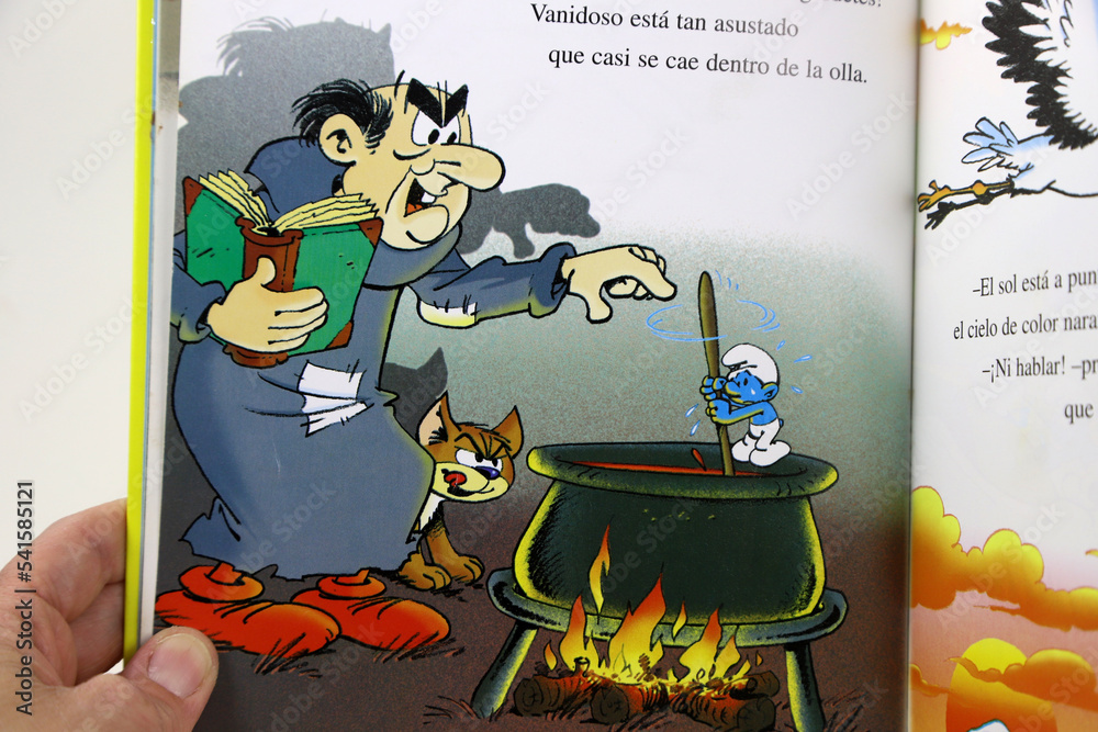 Foto de Stock The Smurfs storybook. The wizard Gargamel and his cat ...