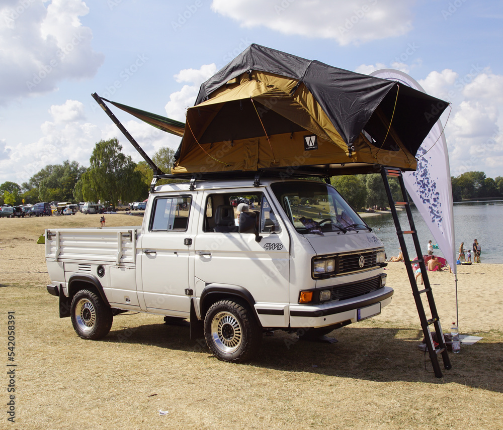 VW T3 Syncro Pritsche 4WD mit Dachzelt Stock Photo | Adobe Stock VW T3 Syncro Pritsche 4WD mit Dachzelt Stock Photo | Adobe Stock