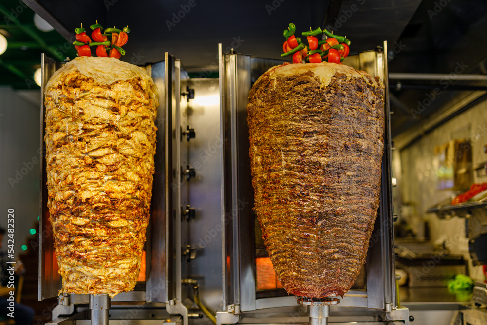 Stock-Foto „Grilled chicken meat on a vertical rotisserie used in ...