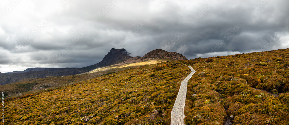Path behind Cradle Mountain の Stock フォト | Adobe Stock