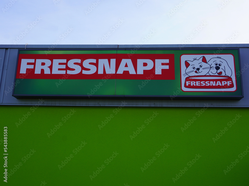 Logo Fressnapf - Fressnapf ist ein großer Anbieter für Tierbedarf Stock ...