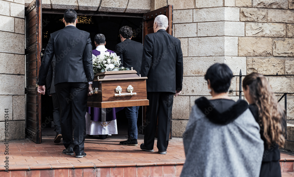 Foto Death, funeral and people with coffin to church, chapel service ...