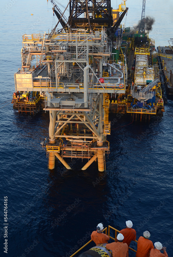 Foto de Stock Offshore construction -workers prepare a platform jacket ...