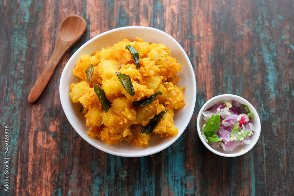 Foto de Stock tapioca and spicy hot Kerala fish curry Indian food ...
