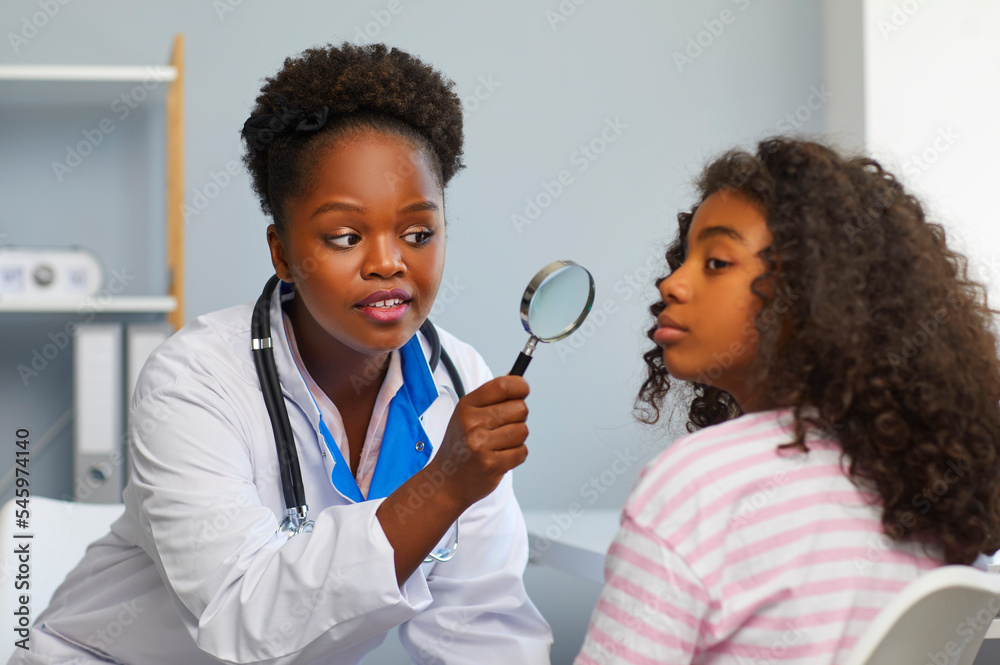Foto Concept of facial skin problems in adolescence. Female ...