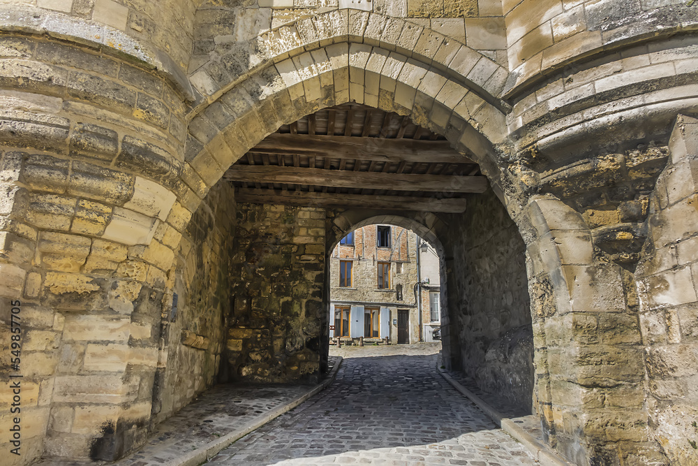 Foto Porte d'Ardon - well preserved, fortified gate of the urban wall ...