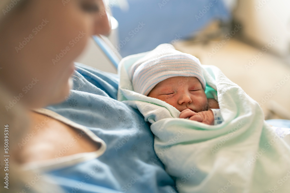 Photo Stock Mother with her newborn baby at the hospital a day after a ...