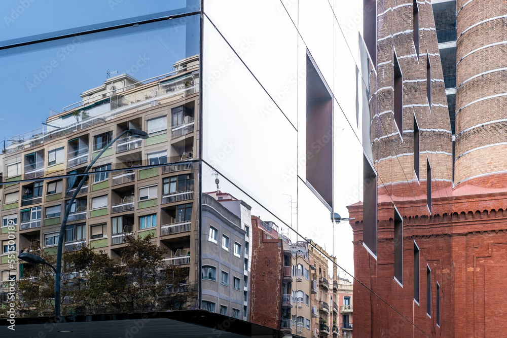 Stock-Foto „apartment buildings reflected in a building with a mirrored ...