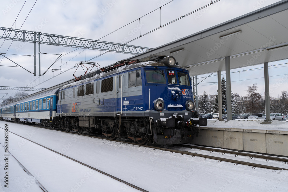 Stock-Foto „PKP Intercity EU07 electric locomotive with passenger cars. Long-distance express ...