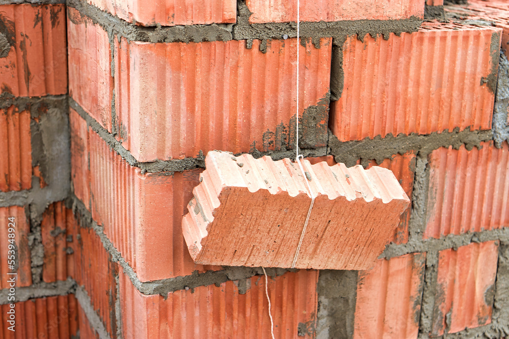 Rope plumb for even brickwork. Compliance with the correct laying of ...