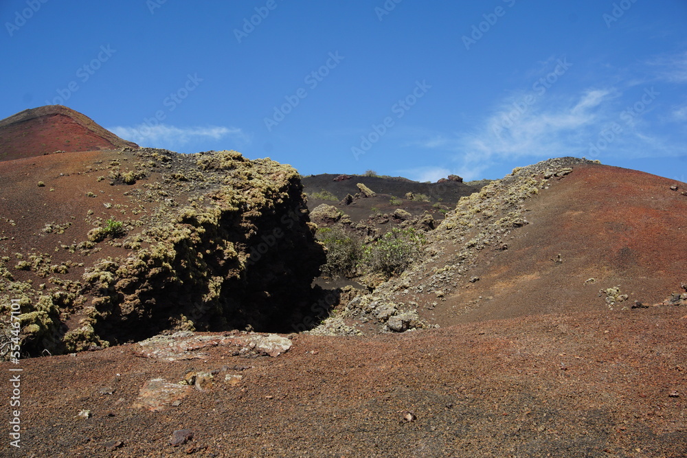 Foto Volcanic landscapes of Lanzarote. Solidified lava, lava chimney ...