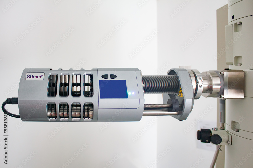 Energy-dispersive X-ray spectroscometer attached to the column of a ...