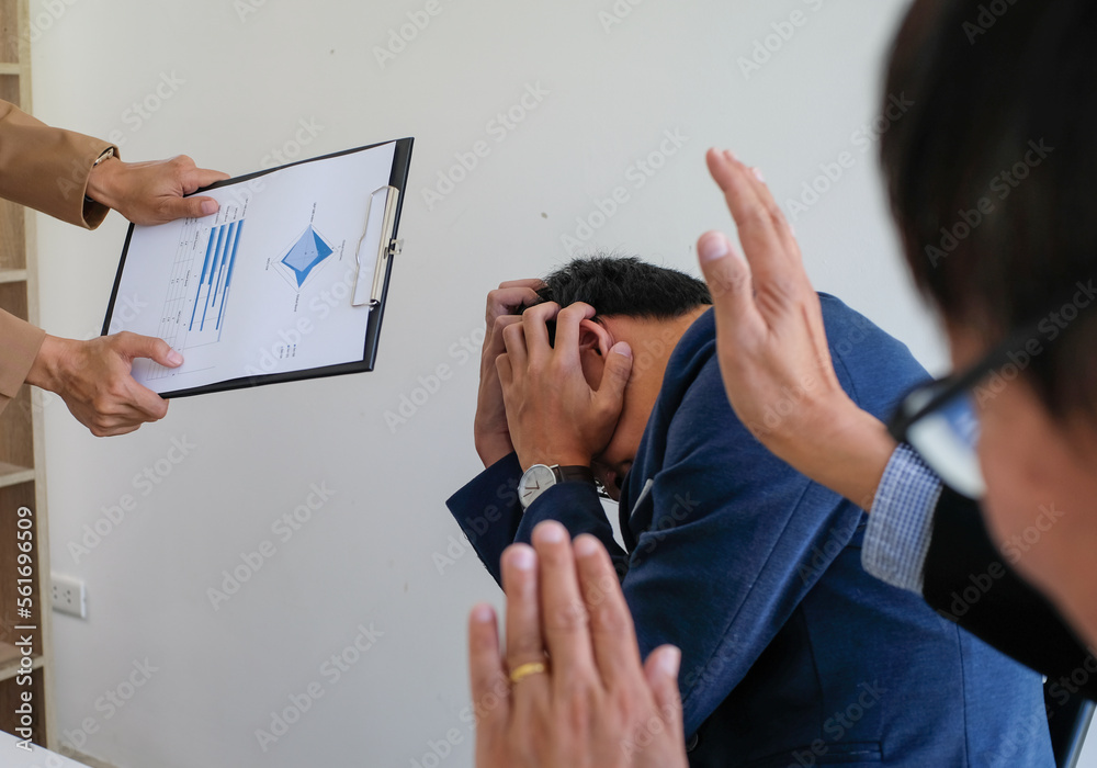 Foto de Stock Angry boss Bullying with an out of control boss shouting ...