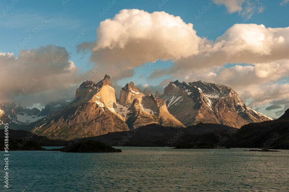 torres del paine, cuernos del paine, sur de chile, carretera austral ...