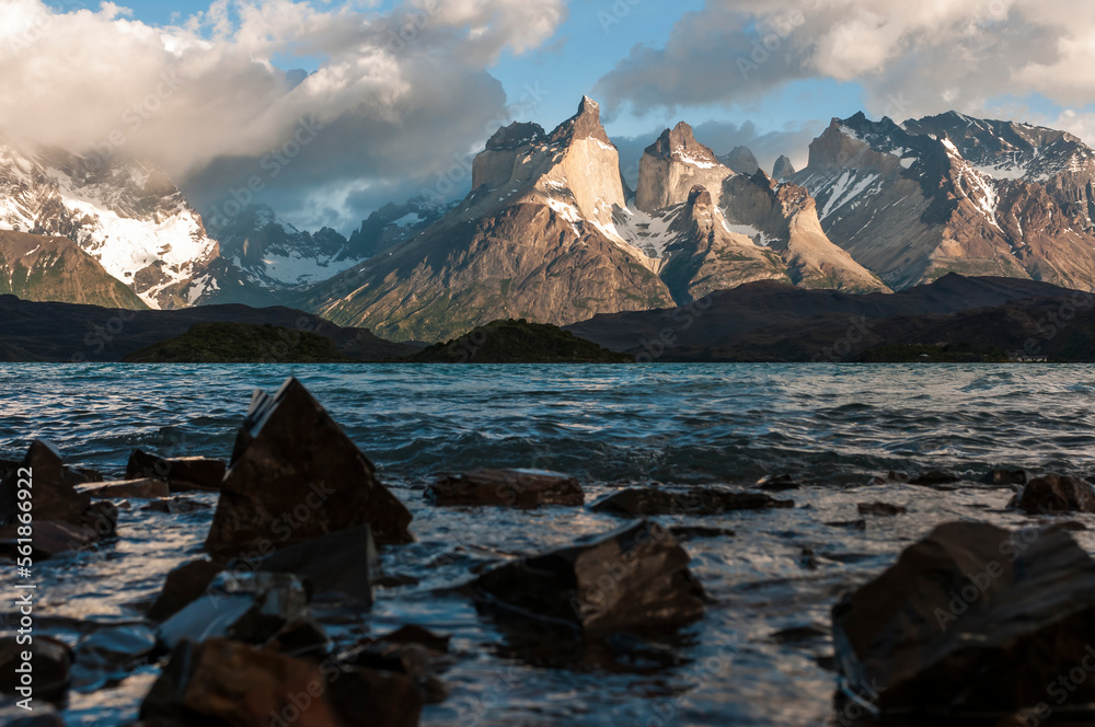Foto de Stock torres del paine, cuernos del paine, sur de chile ...