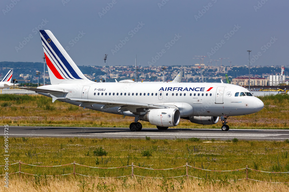 Stock-Foto „Air France Airbus A318 airplane at Paris Orly airport in ...