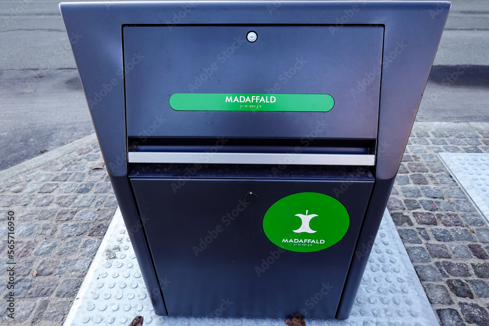 Foto de Stock Copenhagen, Denmark Modern and clean garbage collection ...