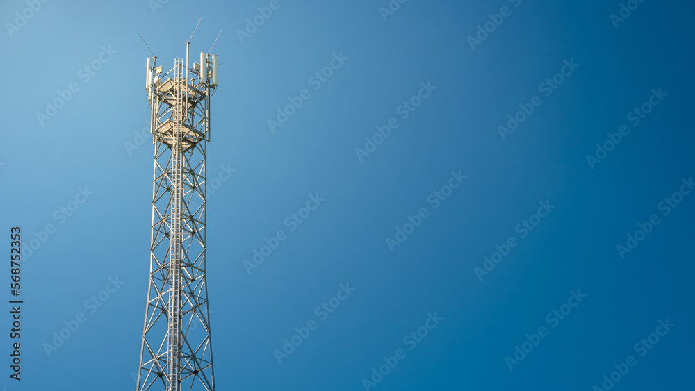 Foto de Stock Banner with telecommunication tower with many transmitters and receivers for ...