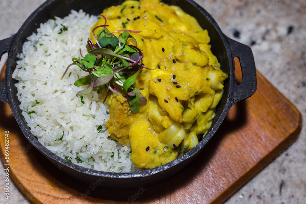 Plato de comida típica del Perú, en las fotos se puede apreciar el Arte ...