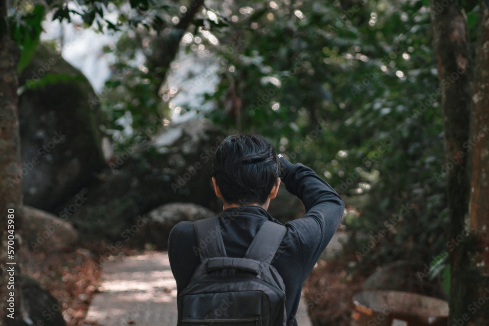 persona viajando tomando fotos Stock Photo | Adobe Stock