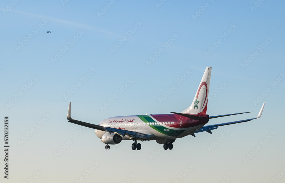 avion aviation vol pilote voyage compagnies aerienne Boeing 737 Royal ...