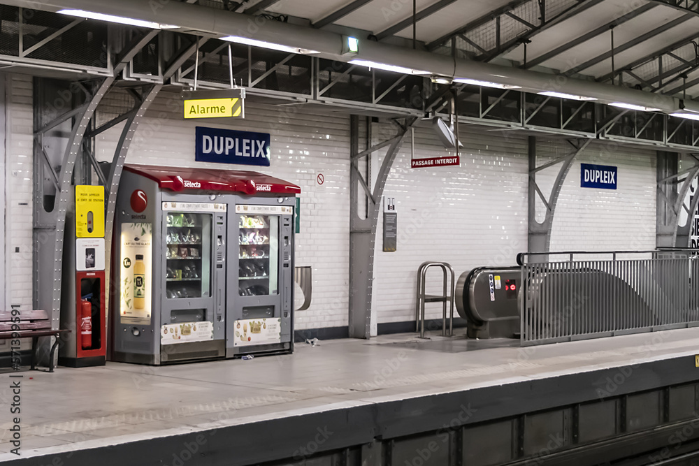 Interior of Dupleix station on line 6 of the Paris Metro. The track and ...